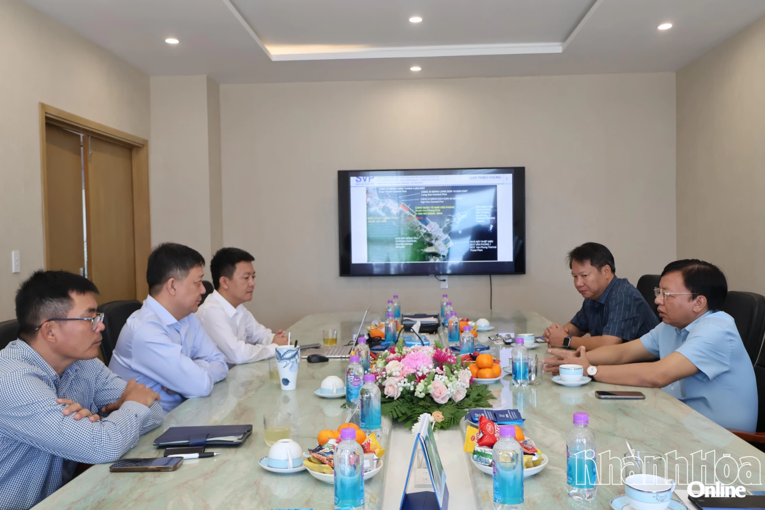 Phó Chủ tịch UBND tỉnh Khánh Hòa Lê Huyền làm việc với Công ty Cổ phần ...